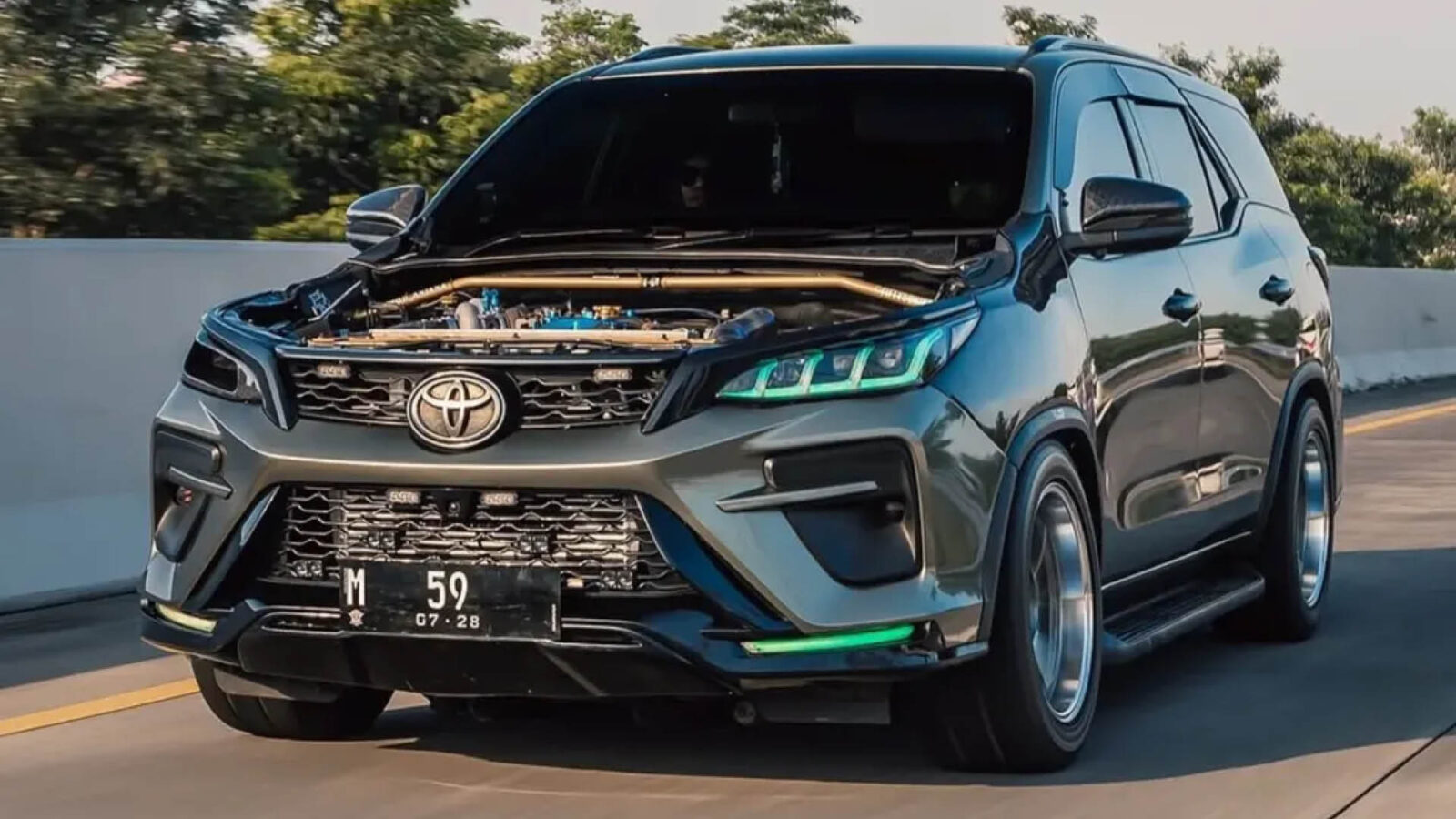 This Is The Fastest three-turbo Toyota Fortuner In The World - Turbocharged